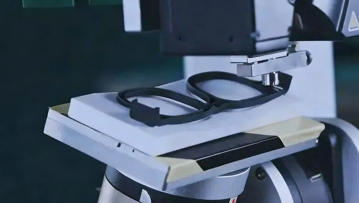 Precision Dispensing: A Key Technology in Smart Glasses Manufacturing ...